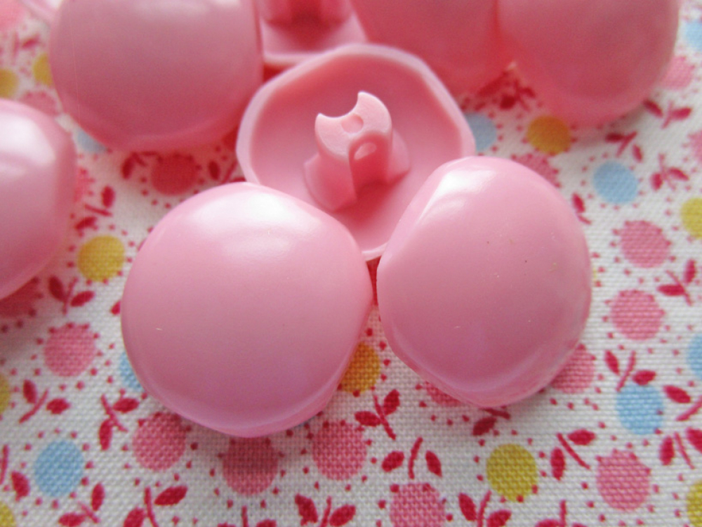 12 Vintage Pink Plastic Shank Buttons, 11/16" (18mm) | Primrose Design